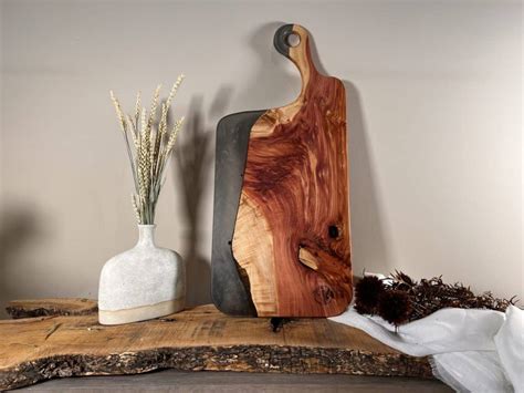 Tabla De Cocina De Madera De Enebro Con Epoxi Negro Semitraslúcido