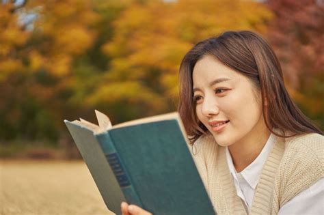 책을 펼쳐 부정적인 감정을 덮자