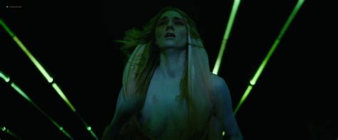 Jelly Howie Desnuda En Loom