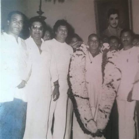 Krishnam Raju Rare Photos మీ స్మృతిలో కృష్ణంరాజు తల్లిదండ్రులు ఫ్యామిలీ సహా ఇతర హీరోలతో రేర్