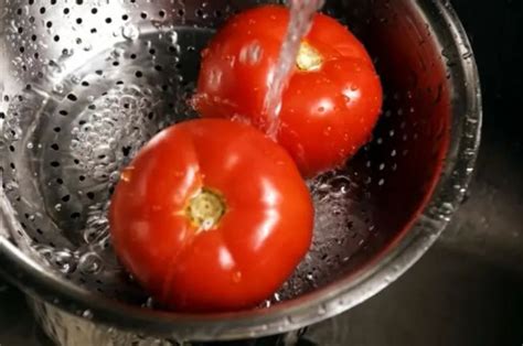 ទឹកអប់ជួយមិនបានរហូតទេ បើចង់បានក្លិនក្រអូបធម្មជាតិចេញពីខាងក្នុង ត្រូវទទួលទានរបស់ ៥ យ៉ាងនេះ