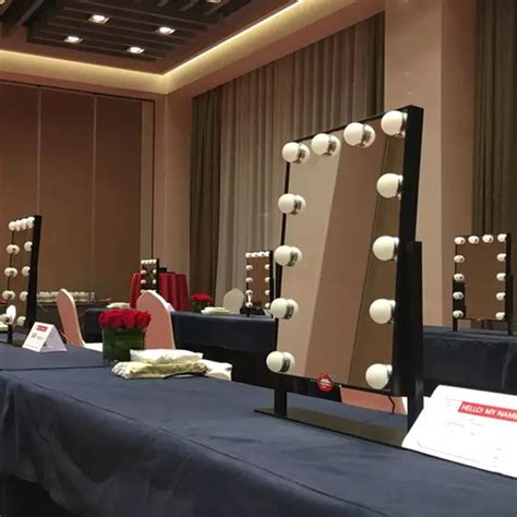 化妆台镜前灯免打孔梳妆台灯泡粘贴led化妆灯美颜补光灯冷暖调色虎窝淘
