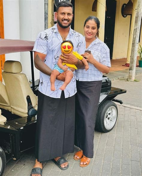 අලුත විවාහ වුණ අලුත දෙමාපියන් වුණ අපේ ක්‍රිකට් තරු අවුරුදු සැමරුවේ මෙහෙමයි Sri Lankan