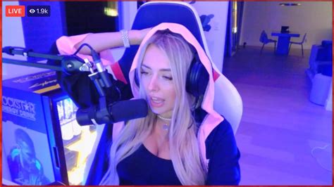 Busty Af Scrolller