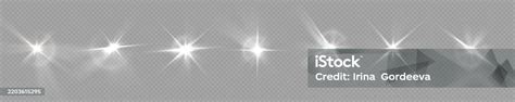 추상적 인 디자인 반짝이는 밝은 빛 자연 현상 반짝이는 장식 빛나는 폭발 별 태양 광선 렌즈 플레어 백색 스파크 조명 기호 조명 효과와 별 모양의 벡터 그림 개체 그룹에