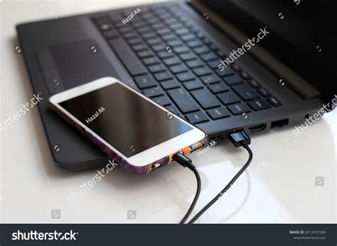 762 Laptop To Lcd Cable Images Stock Photos Vectors Shutterstock