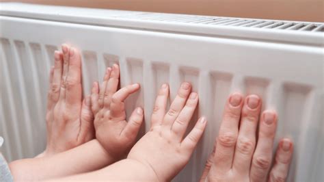 В Києві закінчується опалювальний сезон — коли відключать тепло Читайте на Ukr Net