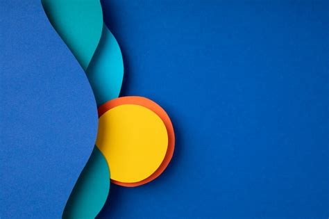 구름과 태양이 있는 환각 종이 모양 무료 사진