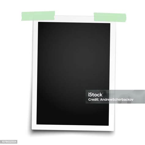 현실적인 사진 프레임 직선 가장자리 녹색 접착제 테이프의 두 가지로 흰 벽에 수직으로 배치 벡터 템플릿 사진 디자인입니다 0명에