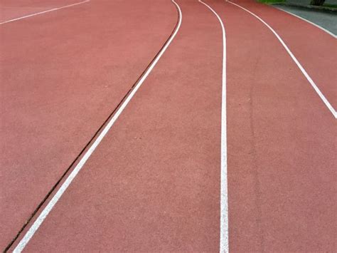 무료 이미지 구조 화이트 일주 운영 아스팔트 곡선 빨간 여가 레인 적합 야구장 테니스 코트 자취 경쟁 통로 표 경마장 체육 실기 스프린트