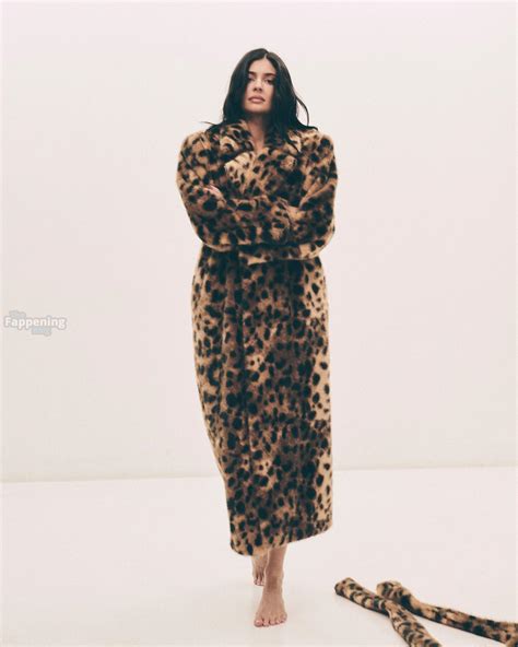 Kylie Jenner Shows Off Her Sideboob And Legs For The Khy Shoot 9