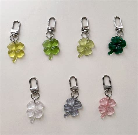 [개당2950원 묶음할인] 🍀행운가득🍀 럭키 네잎클로버 키링 에어팟 버즈 폰꾸템 생일 수능 선물 우정템 에이블리