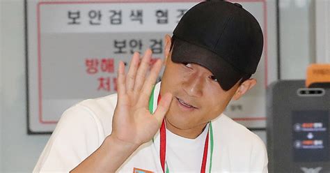 김민재 트로피 들고 금의환향