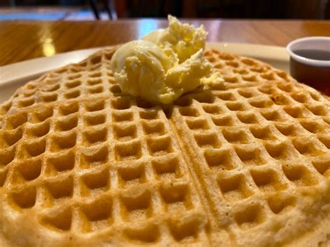 Hollywoods Classic Roscoes Chicken And Waffles Dig In To My Delicious