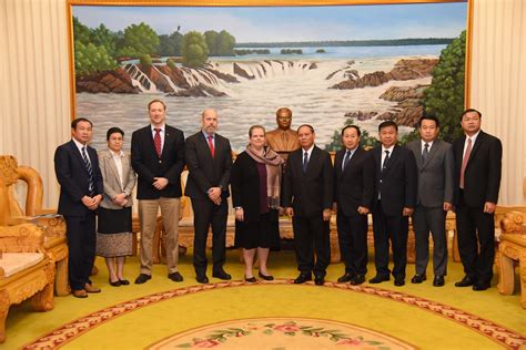 ຮອງນາຍົກລັດຖະມົນຕີ ຕ້ອນຮັບການເຂົ້າຢ້ຽມຂໍ່ານັບຊອງບັນດາເອກອັກຄະລັດຖະທູດ “