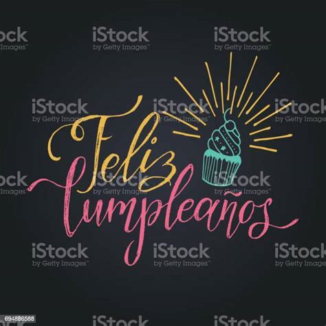 펠리 즈 Cumpleanos 번역된 생일 글자 디자인 벡터 인사말 카드에 대 한 케이크와 함께 축제 그림입니다 개념에 대한 스톡 벡터 아트 및 기타 이미지 Istock