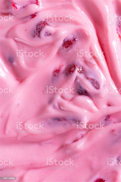 딸기 맛 요구르트 배경 딸기와 라즈베리가 있는 아이스크림의 질감 0명에 대한 스톡 사진 및 기타 이미지 0명 건강한 식생활 과일 Istock