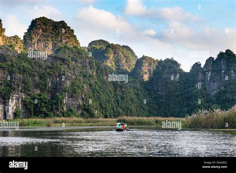 Boating Limestone Mountains Trang An Scenic Landscape Complex Unesco World Natural Heritage