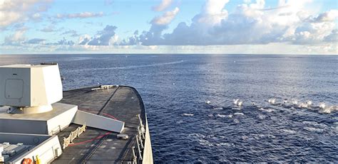 Nave Carabiniere Supera Lequatore Per La Prima Volta Marina Militare