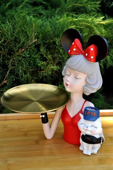 Статуетка дівчина з котиком 26 см — ціна 1450 грн у каталозі Статуетки Купити товари для дому