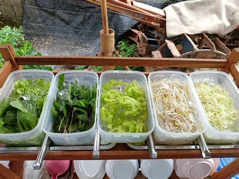 ก๋วยเตี๋ยวไก่ตุ๋นบุฟเฟ่ต์ซอย9 เปิดร้านจ้า วันนี้มีหมูตุุ๋น หมูสด ไก่ตุ๋น น้ำตก น้ำตุ๋น ตักไม่