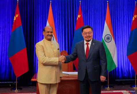 УИХ ын дарга Г Занданшатар БНЭУ ын Парламентын доод танхим Лок Сабха гийн дарга Ом Бирла г