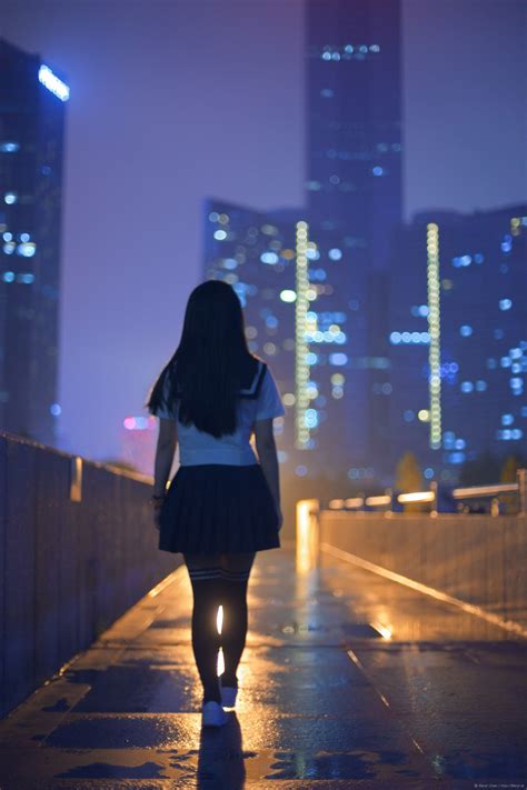 무료 이미지 빛 소녀 밤 귀엽다 어두운 아시아 사람 저녁 초상화 반사 색깔 어둠 푸른 니콘 조명 여자애들 50mm 뒤로 저조한 스냅 사진