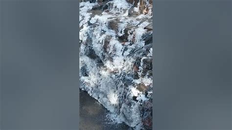 얼음 결정이 생긴 계곡 Youtube