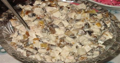 უგემრიელესი სალათა შემწვარი სოკოთი ხახვით სტაფილოთი და კვერცხით მაიონეზის გარეშე