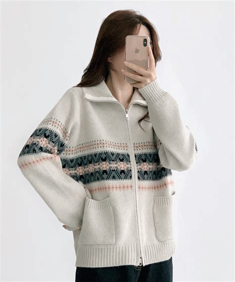 도톰따뜻투웨이 스위티 노르딕 눈꽃 하이넥 니트 집업 봄 가을 간절기 겨울 두꺼운 카라 스웨터 가디건 귀여운 자켓 오버핏 루즈핏 빅사이즈 아방핏 러블리 학생 교복템