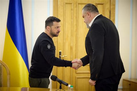 Президент України Володимир Зеленський представив колективу Апарату РНБО України Секретаря РНБО