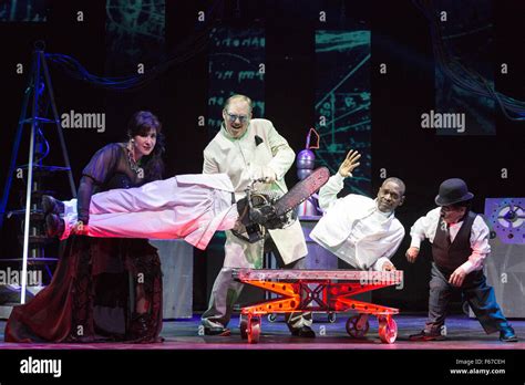 London Uk 13 November 2015 Kevin James The Inventor Chainsaw Act Photocall For The