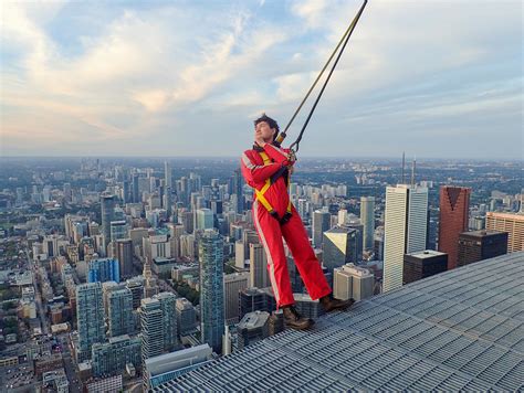 Cn Tower Edgewalk Living On The Edge Qcujpi
