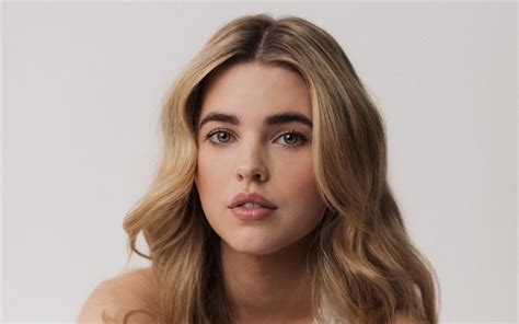 Lataa 4k Carla Woodcock 2022 Englantilainen Näyttelijä Muotokuva