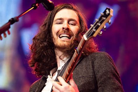 Hozier Gets A Heros Welcome That Isnt Too Sweet At All Review
