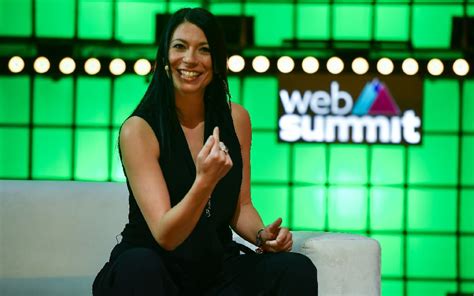 Daniela Braga Discursa Em Fórum Da Onu Através De Holograma