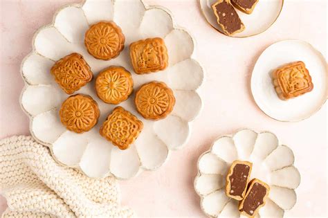 Chocolate Fudge Mooncakes With Step By Step Photos Eat Little Bird