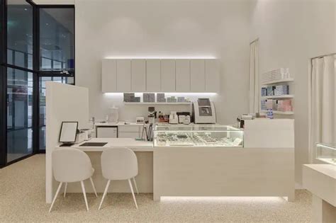 깔끔한 화이트톤 모던 22평 안경점 인테리어 안산 상록구 사동