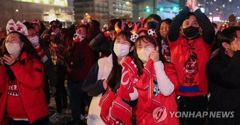 빗나간 황의조의 슛 아쉬운 붉은 악마