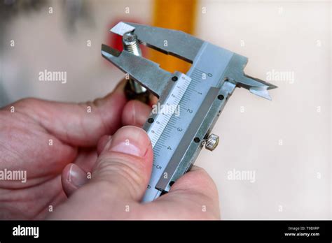 Using Vernier Caliper Hi Res Stock Photography And Images Alamy
