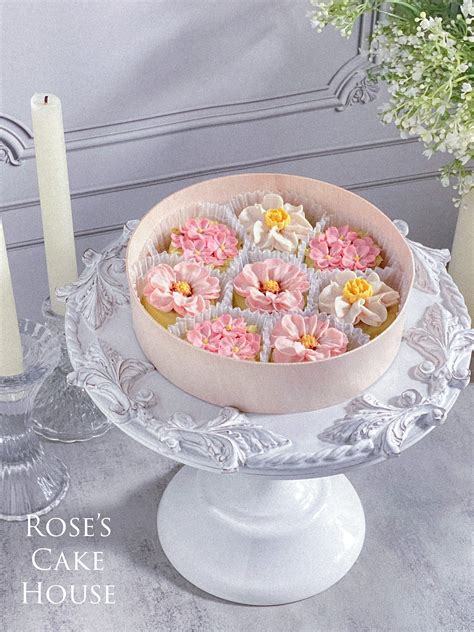 로즈의케이크하우스 서울주문제작케이크광진구떡케이크건대레터링케이크건대주문제작케이크구의동케이크 팔순케이크로 주문해 주신 2단케이크예요~ 겉모양은 2단케이크