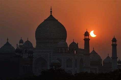fotos del último eclipse solar del año Infobae