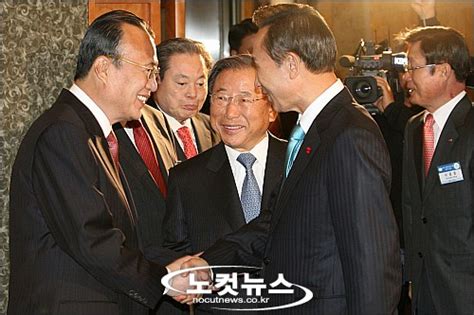 한화 김승연 회장과 인사 나누는 이명박 대통령 당선자 노컷뉴스