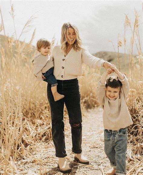 Pin De Bekah Meadows Em Photography Poses Sections