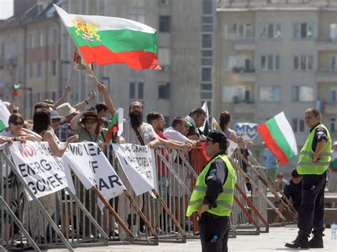 Протест против отмяната на забраната за пушене посрещна ПЕС Nova Bg