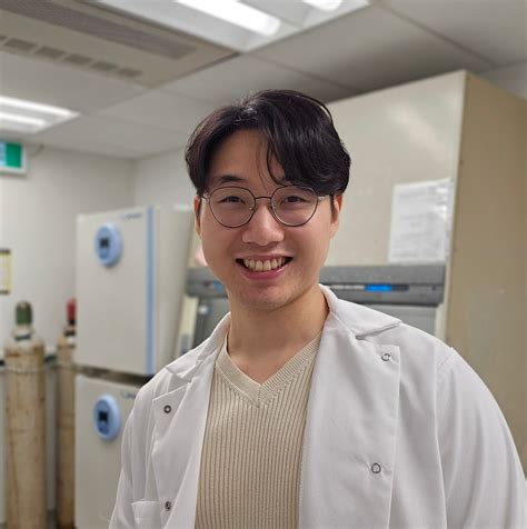 anthony dang wins the alumni gold medal science university of waterloo