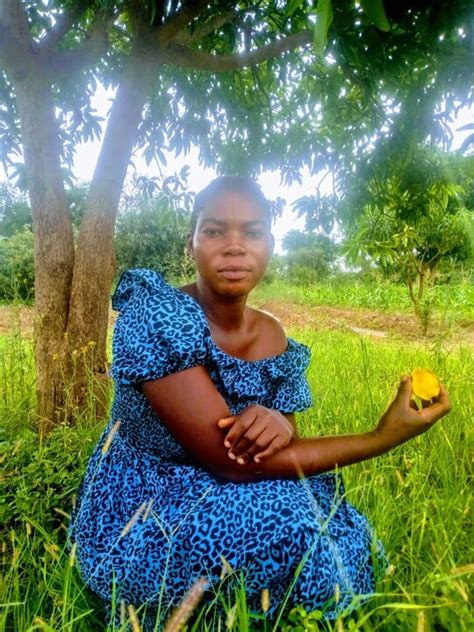 マンゴーの木の下で楽しんでいます Xhamster