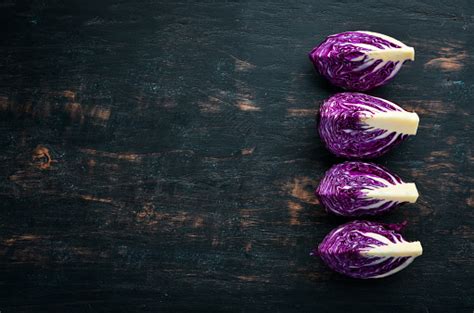 Kubis Segar Kubis Ungu Dengan Latar Belakang Hitam Makanan Organik