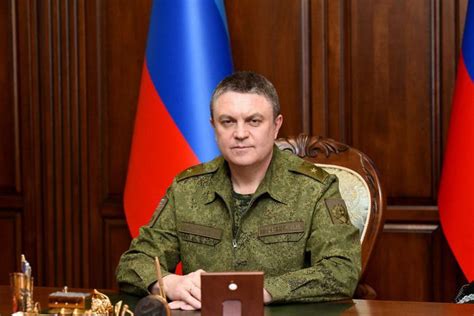 Главы ДНР и ЛНР поздравили россиян с Днём Государственного флага