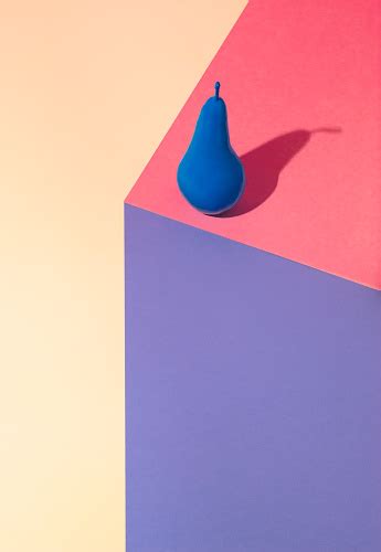 기하학적인 다채로운 배경에 배와 트렌디 한 등색 구성 종이 큐브에 파란색 배를 렌더링하는 3d 추상적인에 대한 스톡 사진 및 기타 이미지 Istock